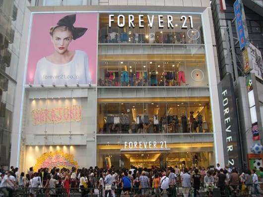 Forever 21 ouvre sa première boutique parisienne le 12 octobre 2013 ...